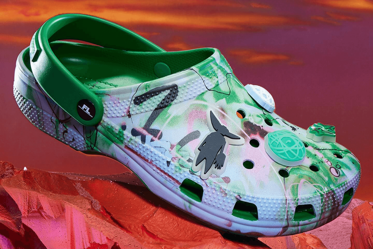 Die Futura Laboratories x Crocs Classic Clogs erscheinen im März 2024 ...