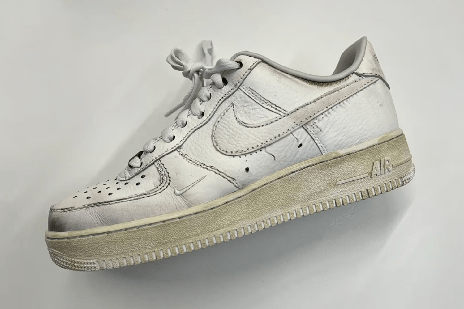 Nike is selling brand new, dirty Air Force 1s - Sneakerjagers